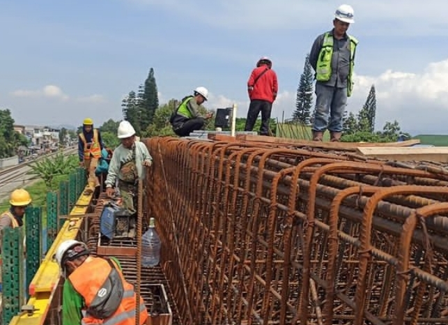 Progres pembangunan Fly Over Nurtanio saat ini memasuki tahapan ...